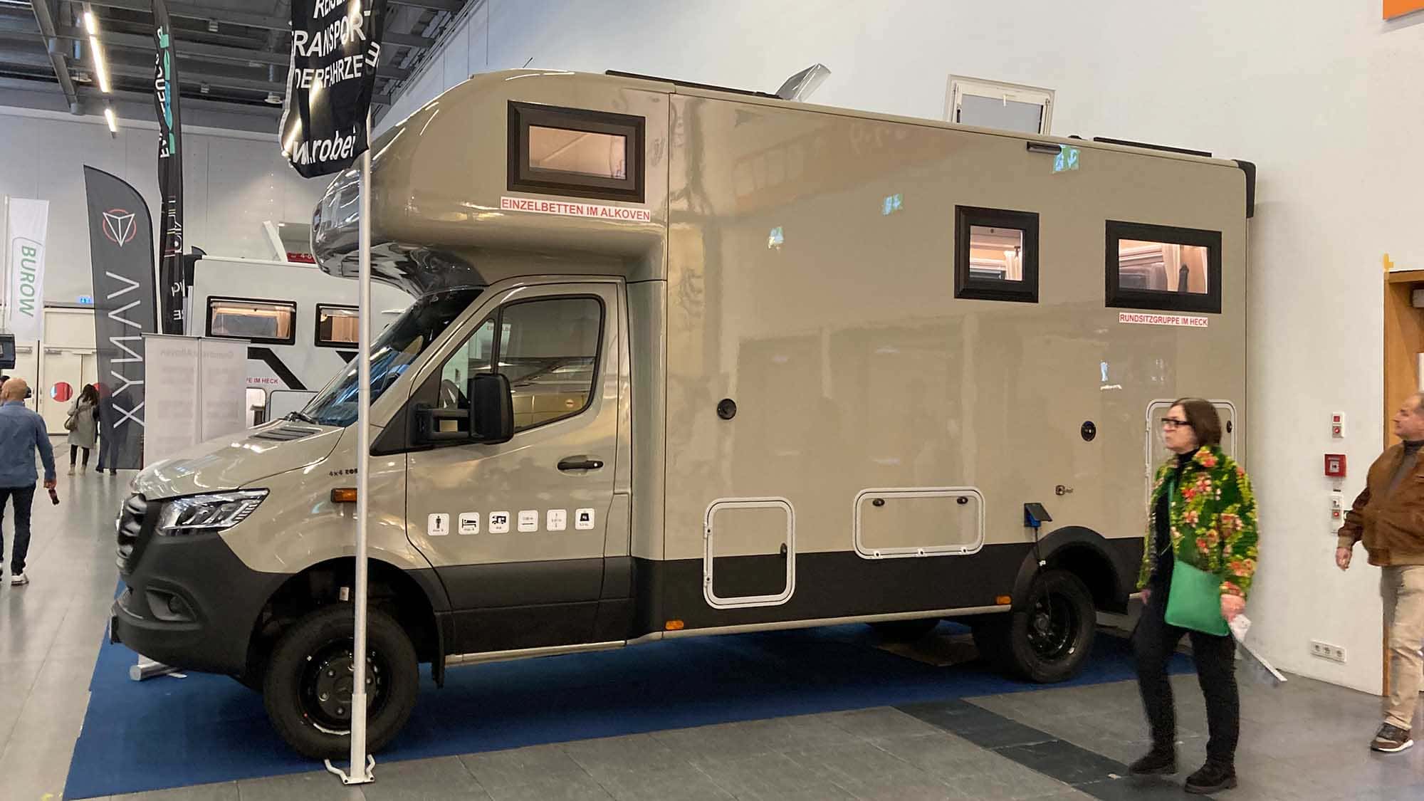 Robel K-700 HLB Alkoven mit Raumbad & Hecksitzgruppe