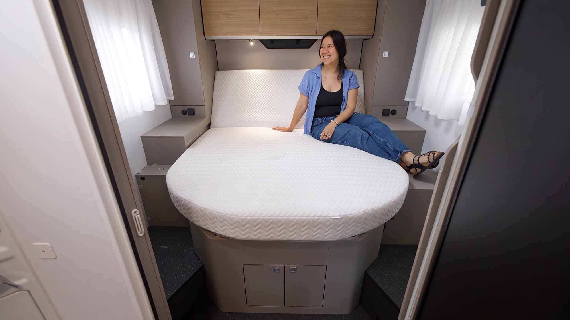 Premium TI-Van mit Überraschung unterm Queensbett: Adria Compact DC (2027)